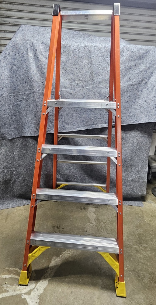 Werner 4 ft. Fiberglass Platform Ladder (10 ft. Reach Height) with 300 ...